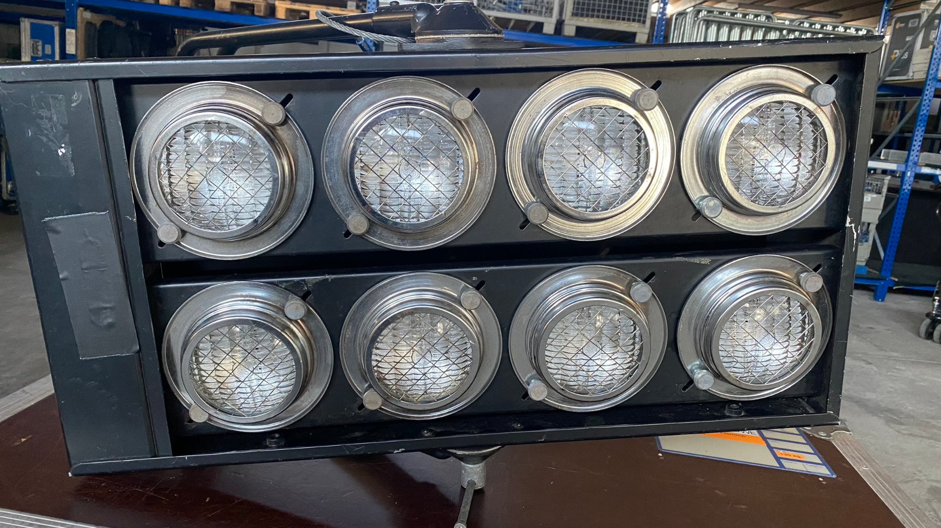 Set 8-Light Blinder, 8x650W DWE | 1500 EUR - Gebrauchte-Veranstaltungstechnik.de - Der ...